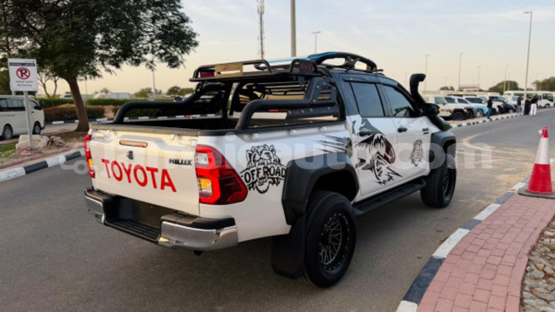Buy used toyota hilux white car in import - dubai in clarendon - jamaicauto