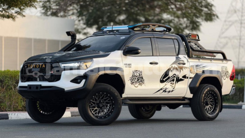 Buy used toyota hilux white car in import - dubai in clarendon - jamaicauto