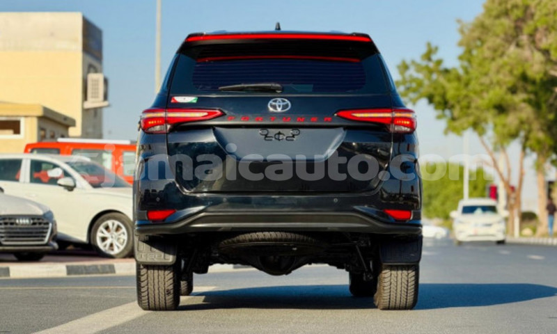 Buy used toyota fortuner black car in import - dubai in clarendon ...