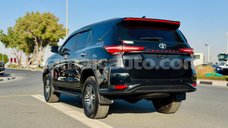 Buy used toyota fortuner black car in import - dubai in clarendon ...